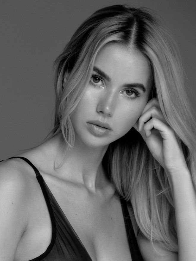 SHOWCAST Model Agency [Women - Female Models]